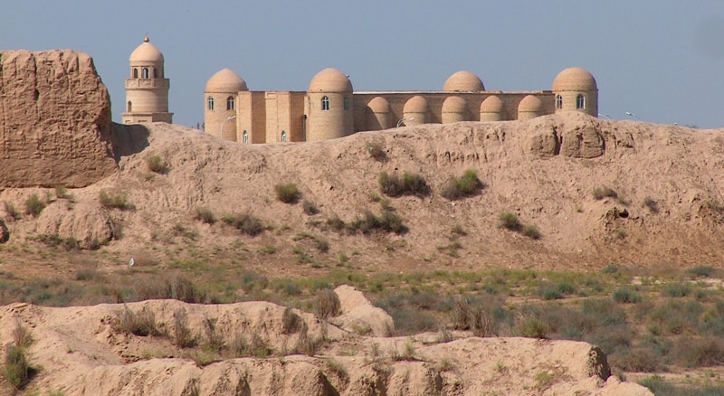 Pedestrian walk across ancient Merv