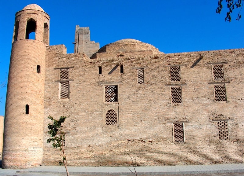 Tours on architectural ensembles and complexes of Bukhara